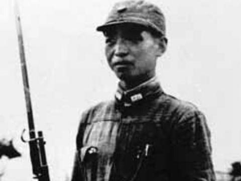 他是著名的抗战英雄，4年参加120场战斗，牺牲后家乡以其命名|抗战|战斗|家乡|铜像|百姓_新浪新闻