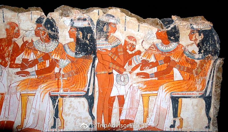 ，里面的壁画仍然完好鲜艳。其实埃及的古墓的壁画大都精美极了