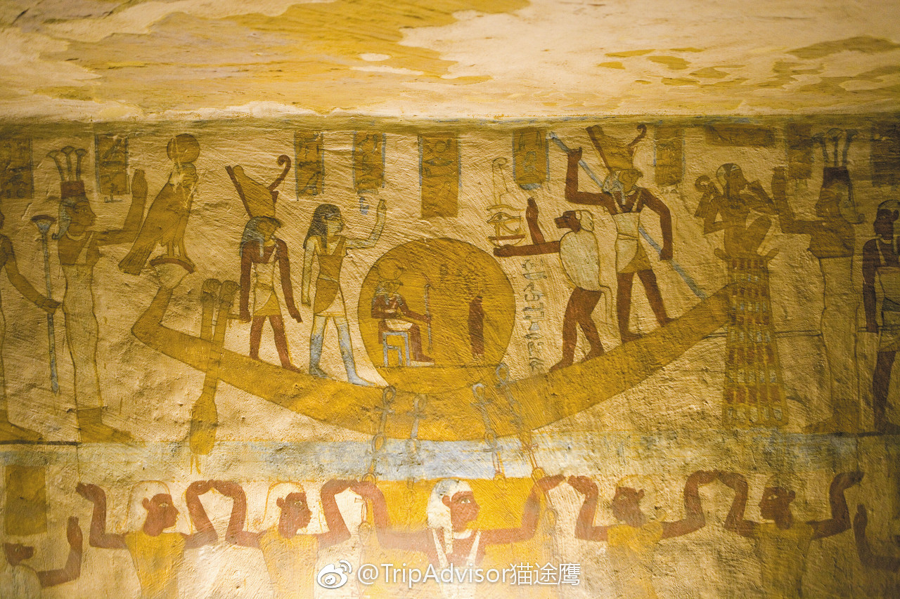 ，里面的壁画仍然完好鲜艳。其实埃及的古墓的壁画大都精美极了