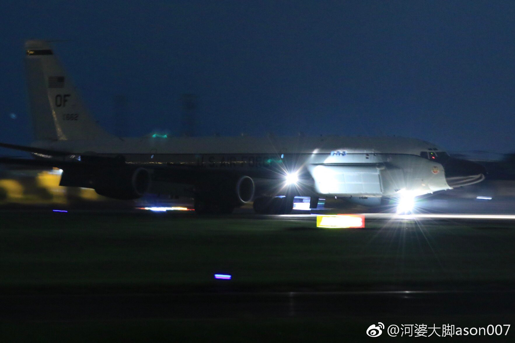 美国空军662号RC-135S“眼镜蛇球”弹道导弹侦察机16日在日本横田基地