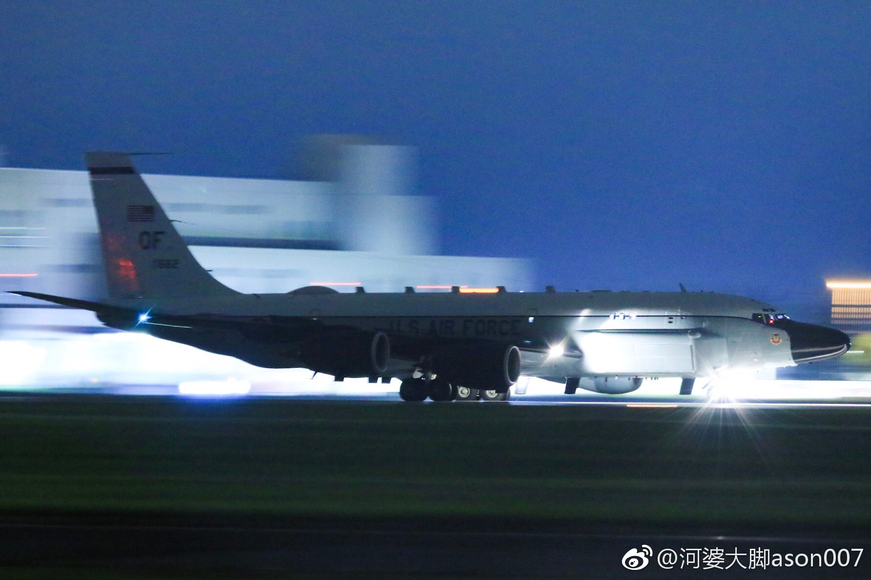 美国空军662号RC-135S“眼镜蛇球”弹道导弹侦察机16日在日本横田基地