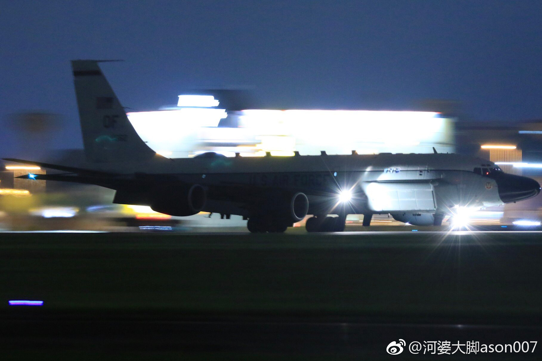 美国空军662号RC-135S“眼镜蛇球”弹道导弹侦察机16日在日本横田基地