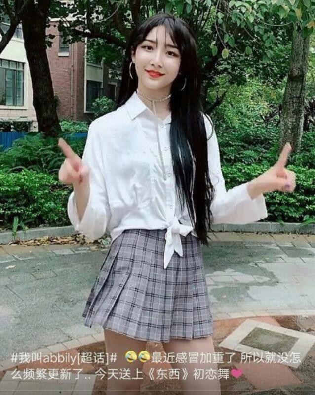 我叫abbily精修图片和整容后视频截图，王嘉飞发文力挺abbily！