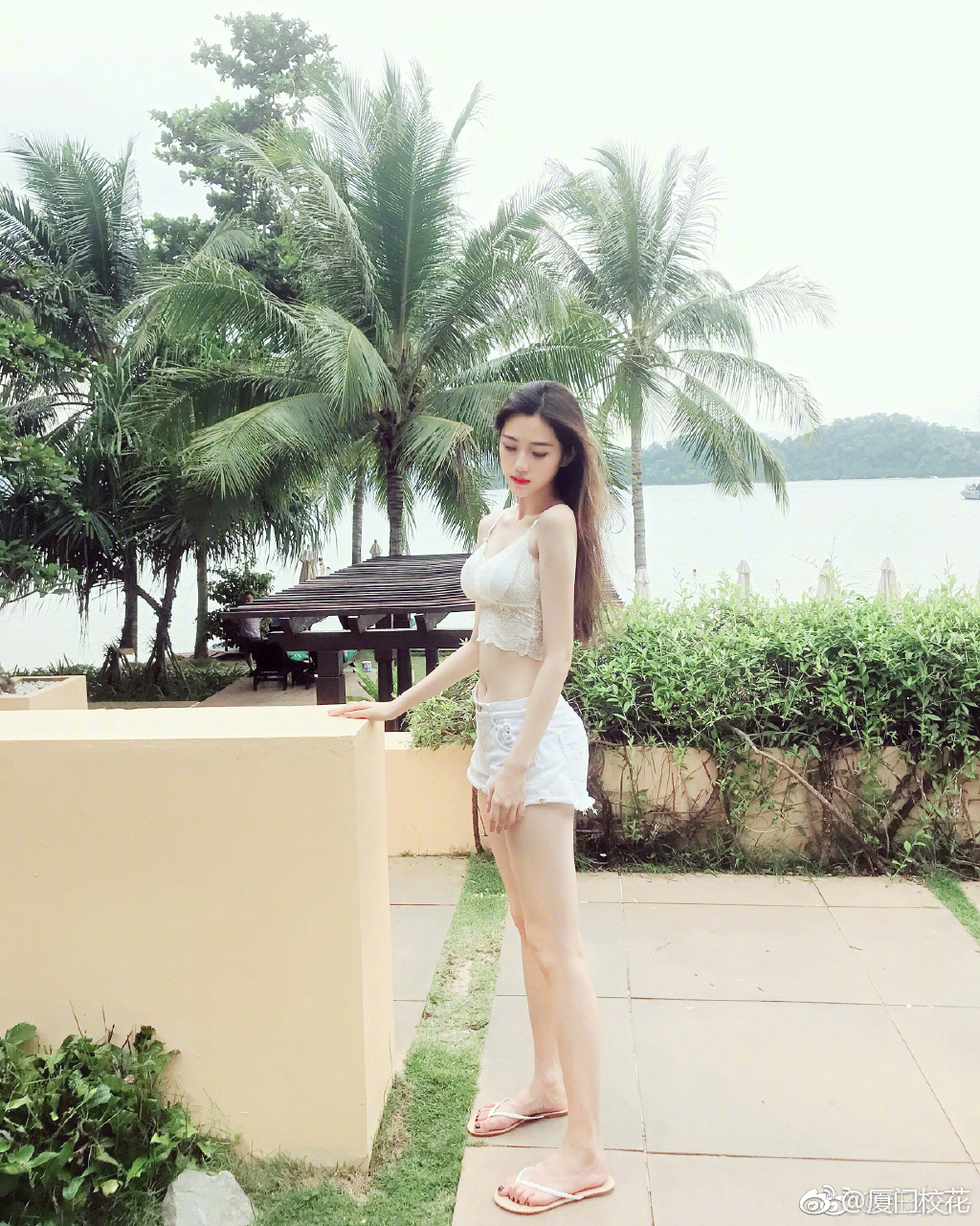 她叫真子，99年，就读于深圳大学，身高173cm，喜欢的点赞啦