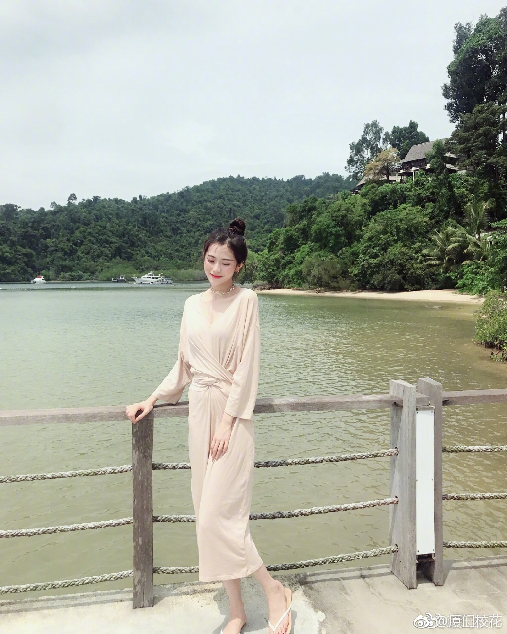 她叫真子，99年，就读于深圳大学，身高173cm，喜欢的点赞啦