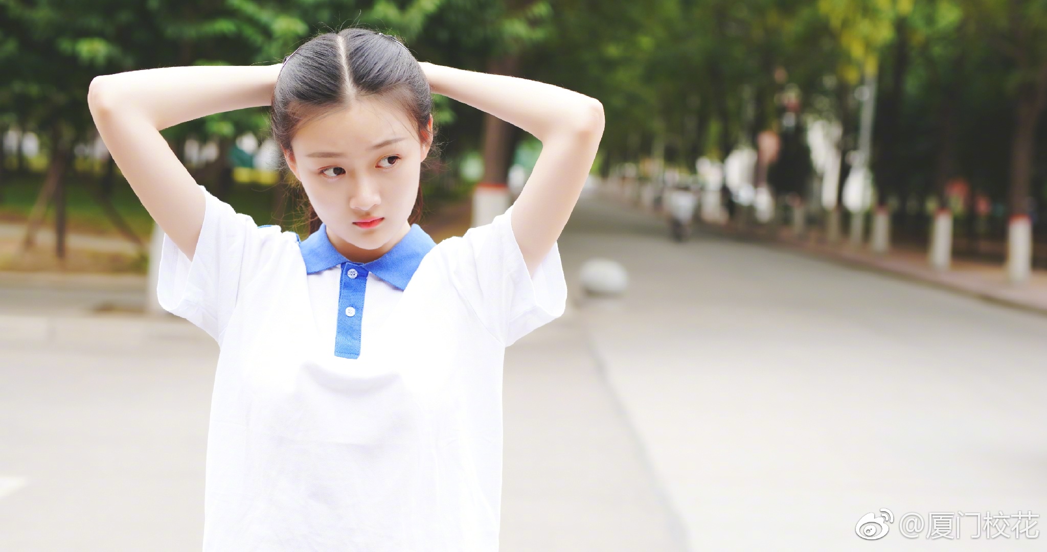 她叫李懿琪，00年，就读于东华大学，身高173cm，很有气质的MM