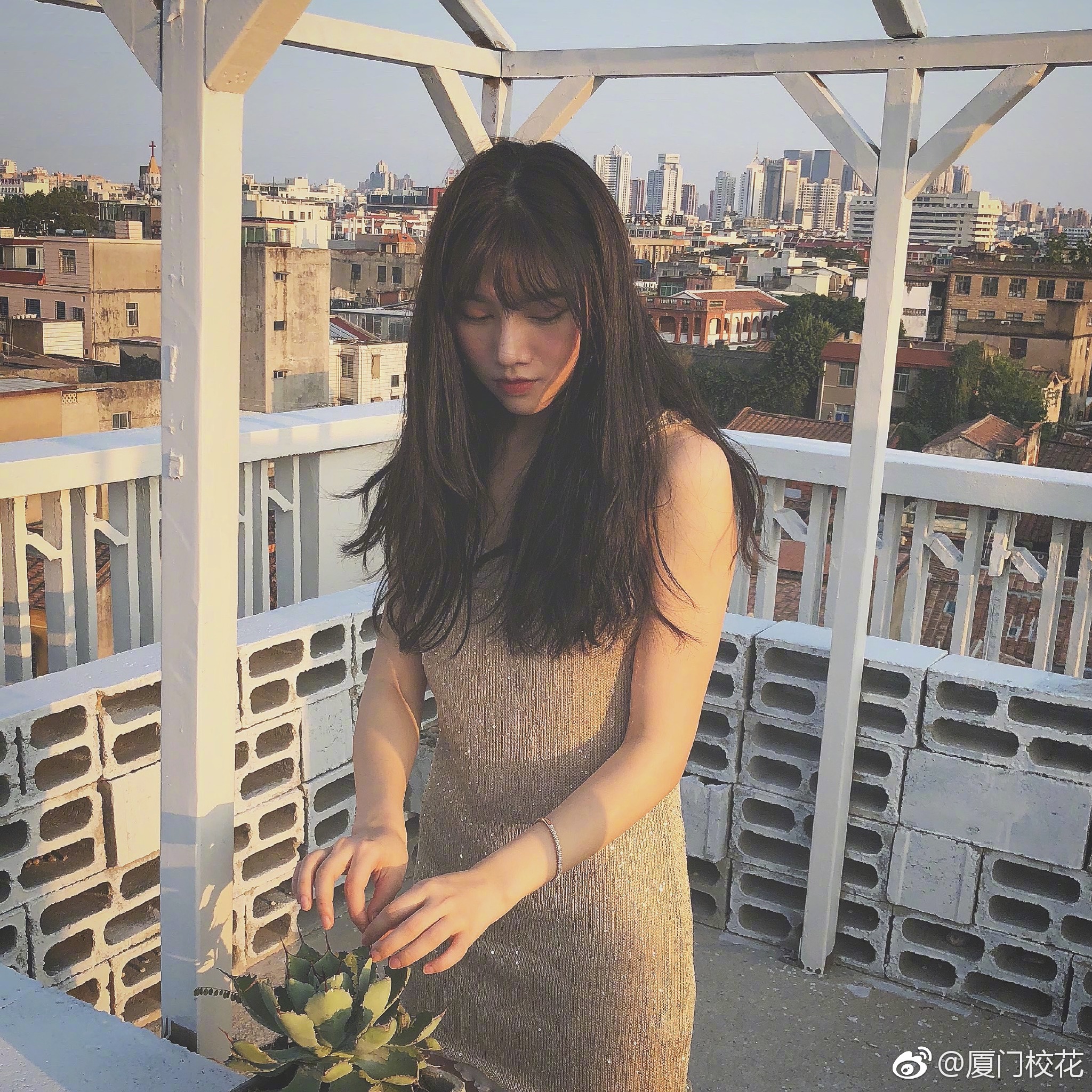 95年，毕业于华侨大学泉州校区， 将入读香港理工大学，身高168cm