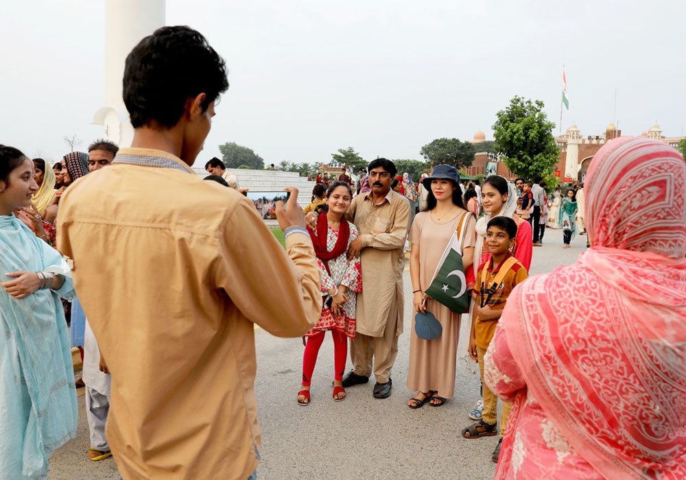 实拍中国人在巴基斯坦的真实现状 当地掀起中国话|巴基斯坦|卡拉奇|中国人_新浪新闻
