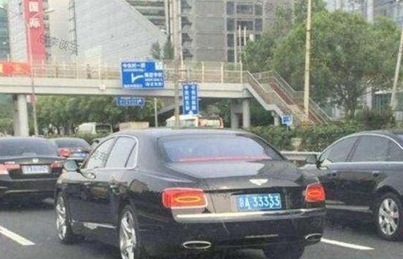 北京最牛的车牌都挂在宾利上, 坐这台奥迪的人更牛!-新浪汽车