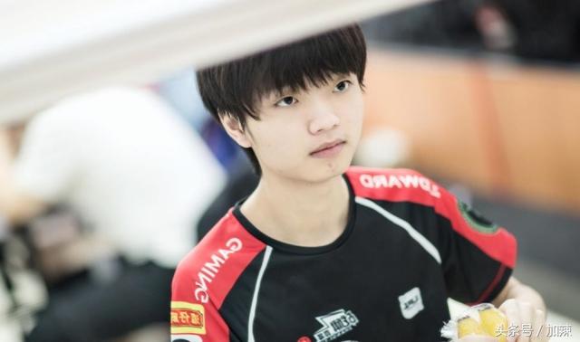 Iboy究竟有多可怜？网友自制搞笑动图：打比赛喝水都只能喝剩下的|网友|比赛|选手_新浪新闻