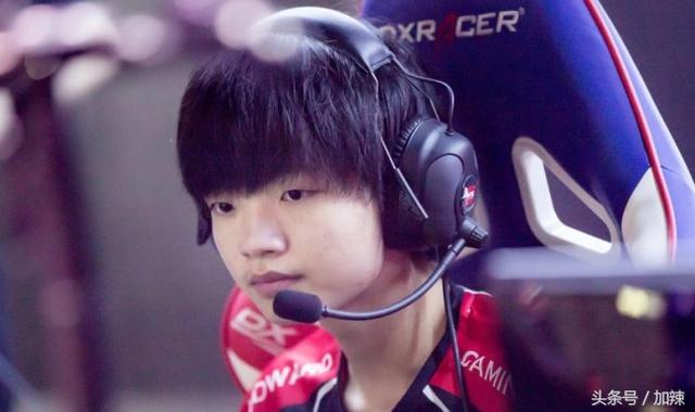 Iboy究竟有多可怜？网友自制搞笑动图：打比赛喝水都只能喝剩下的