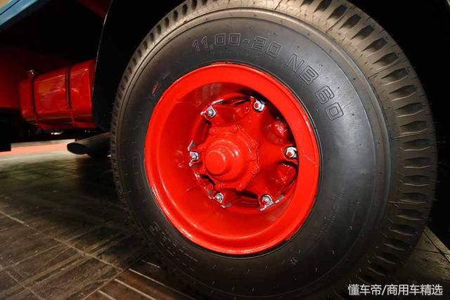 黄河JN150原型车了解一下 实拍斯柯达706RT卡车！-新浪汽车