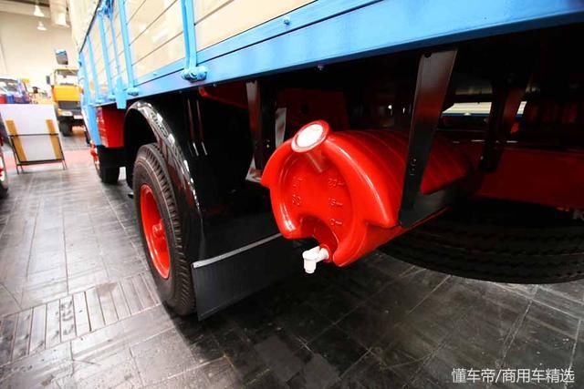 黄河JN150原型车了解一下 实拍斯柯达706RT卡车！-新浪汽车