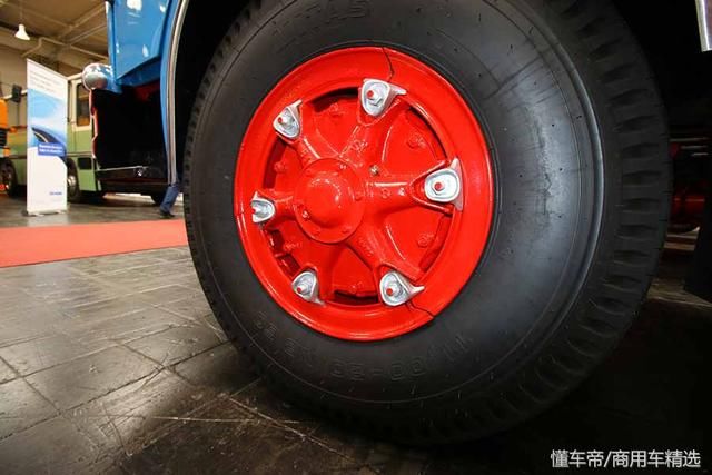 黄河JN150原型车了解一下 实拍斯柯达706RT卡车！-新浪汽车
