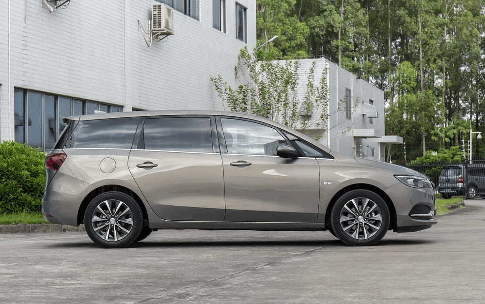 6座MPV别克GL6, 中间采用了两个独立式座椅!-新浪汽车