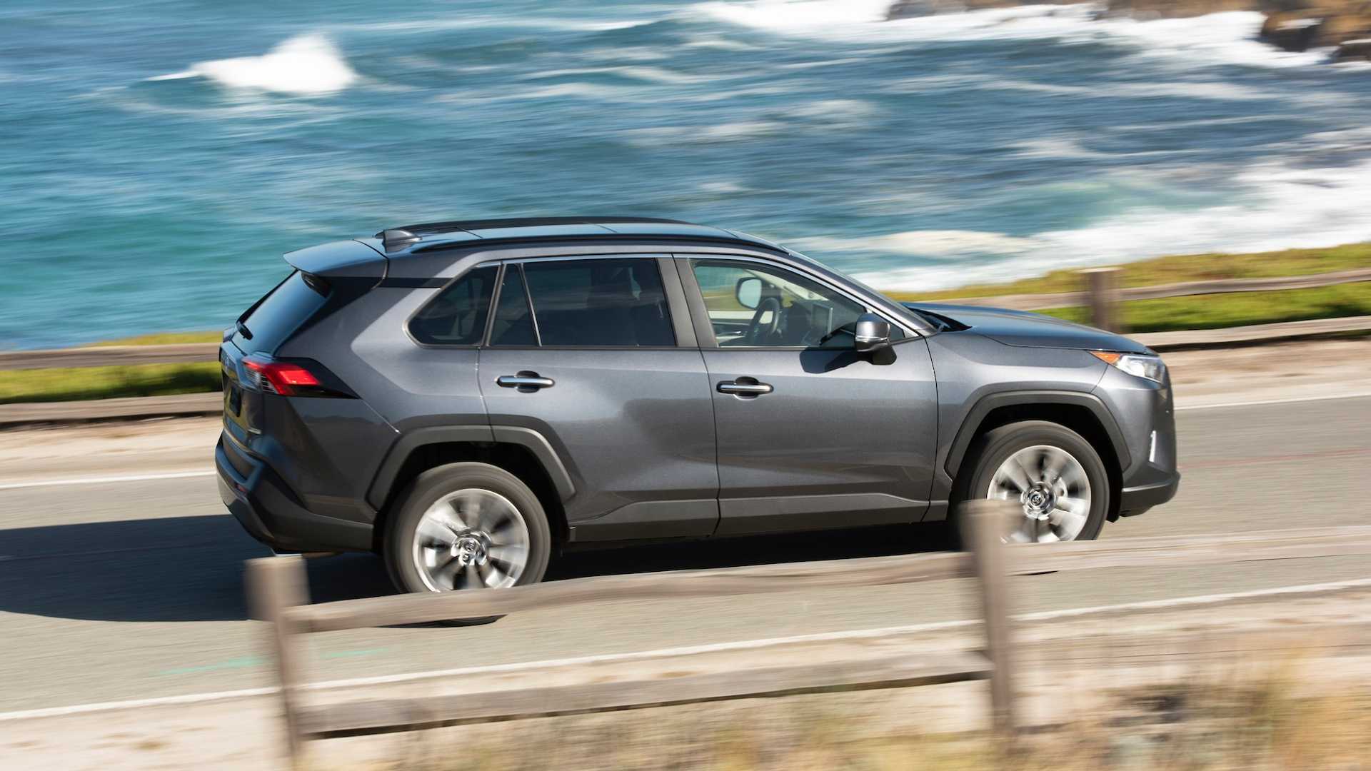 买SUV请等等！看看海外2019款新一代RAV4表现如何再做决定吧-新浪汽车