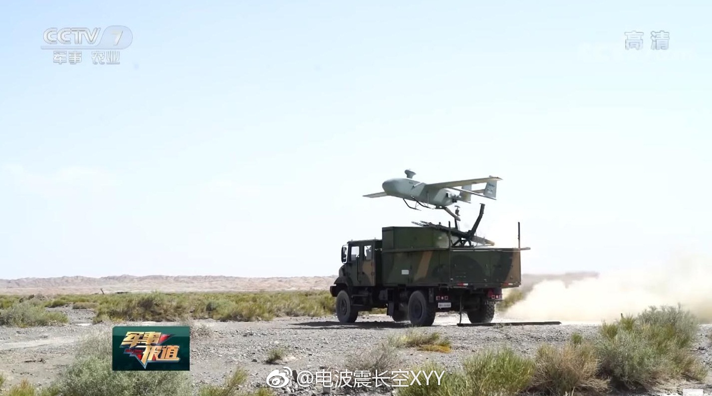 改进型BZK008无人机操作面板上除了激光测距按钮外|面板|无人机|测距|改进型|激光_新浪新闻