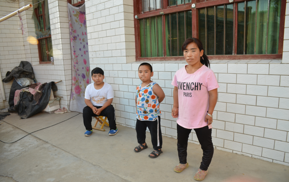 一家三口均患侏儒症，陕西彬州村民豆小丽不幸事迹实录