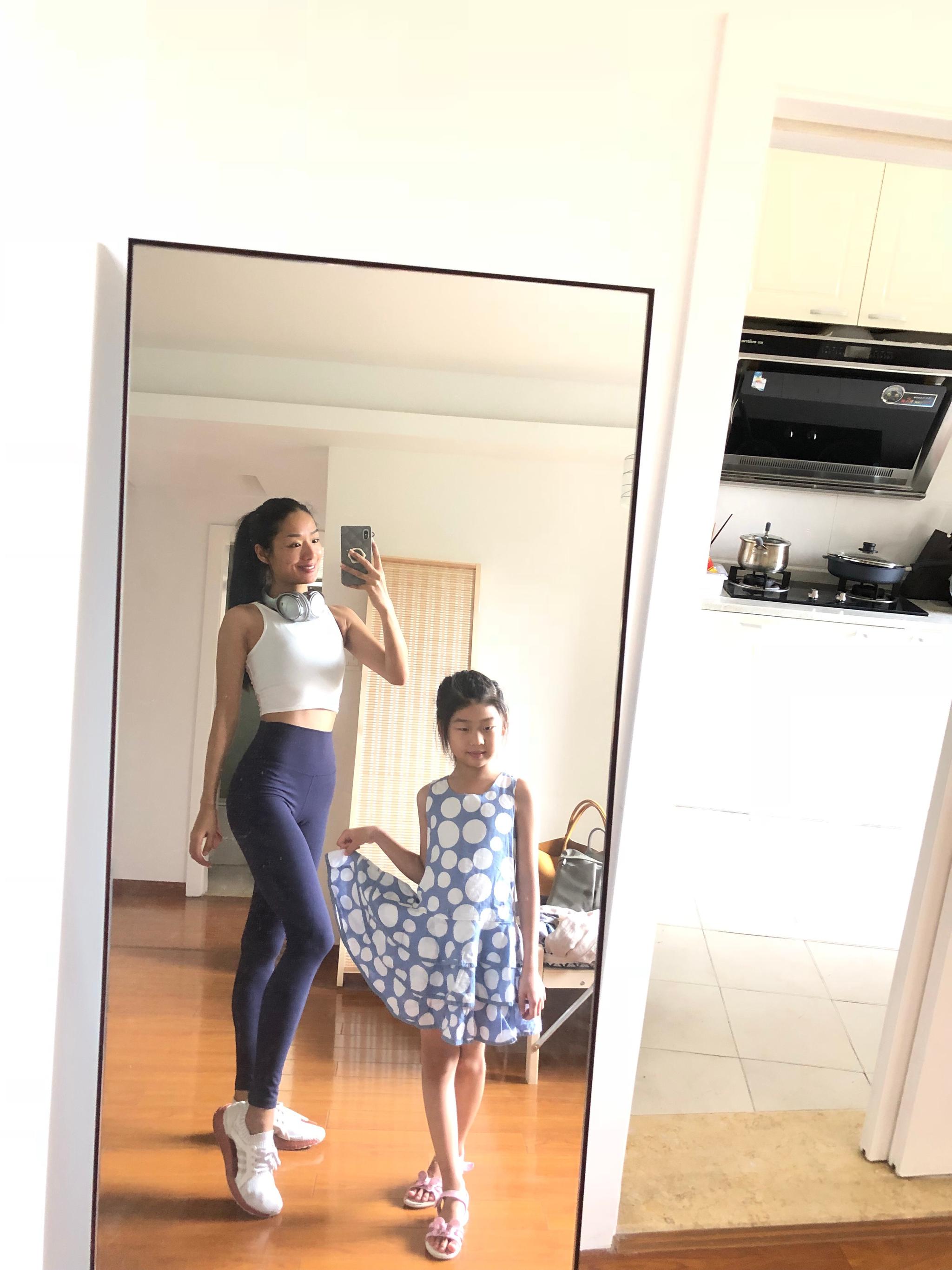 昨天穿的这一身就是@jessie被注册了 的啦！上次见面时_新浪新闻