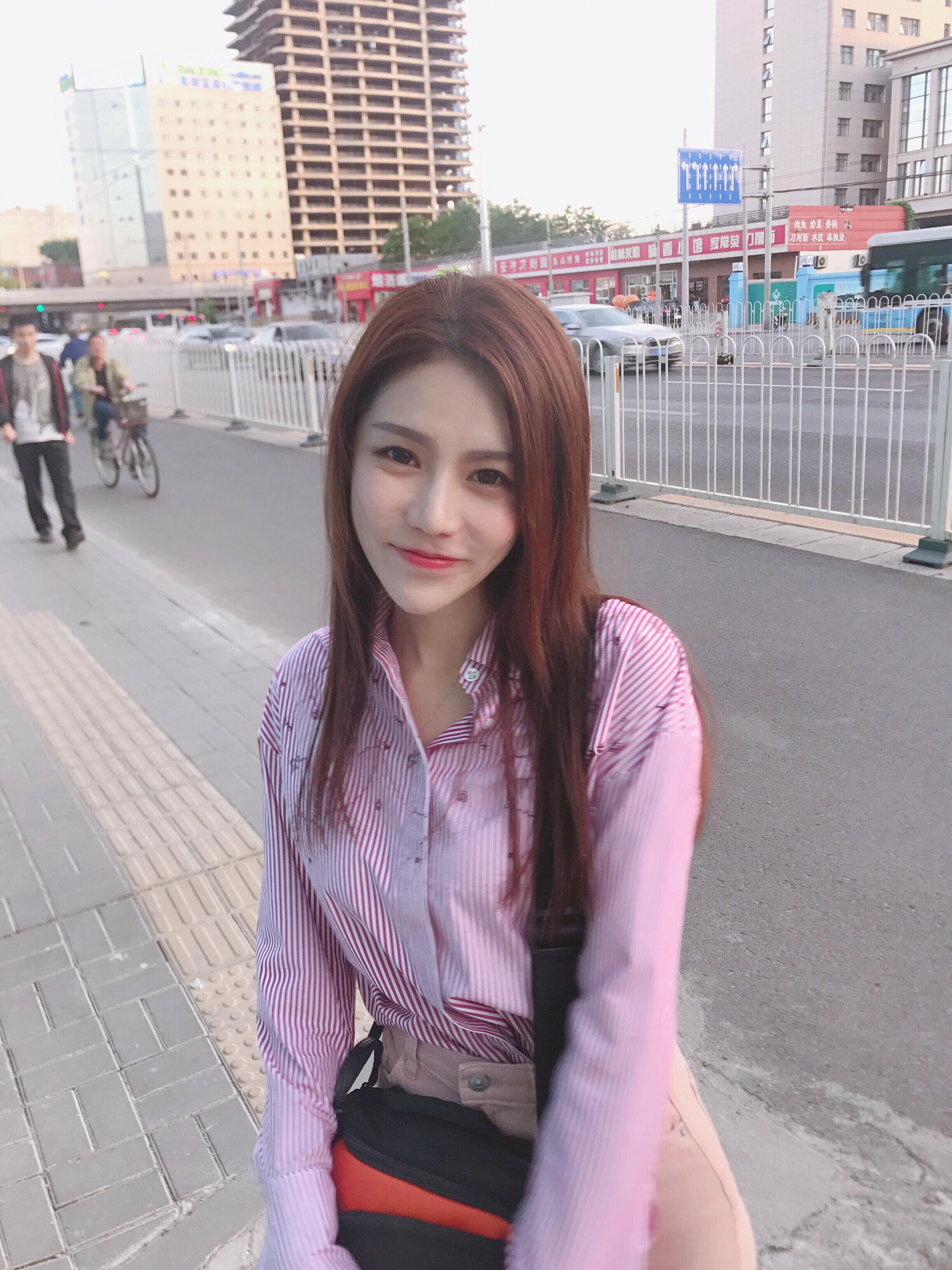 刘业哲，北京师范大学，21，166，49kg，王者荣耀上个赛季最强王者。