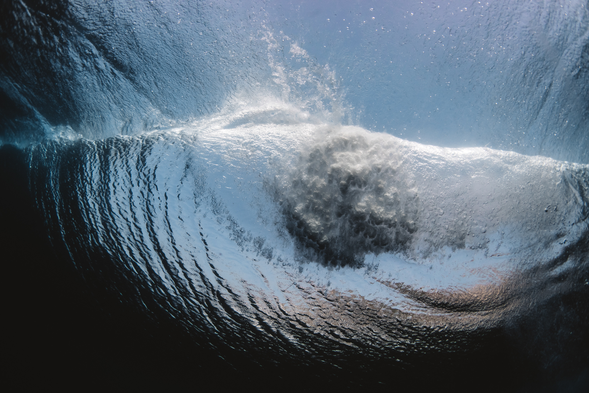 海的另一面 来自伦敦的摄影师 Matt Porteous 一直对海洋情有独