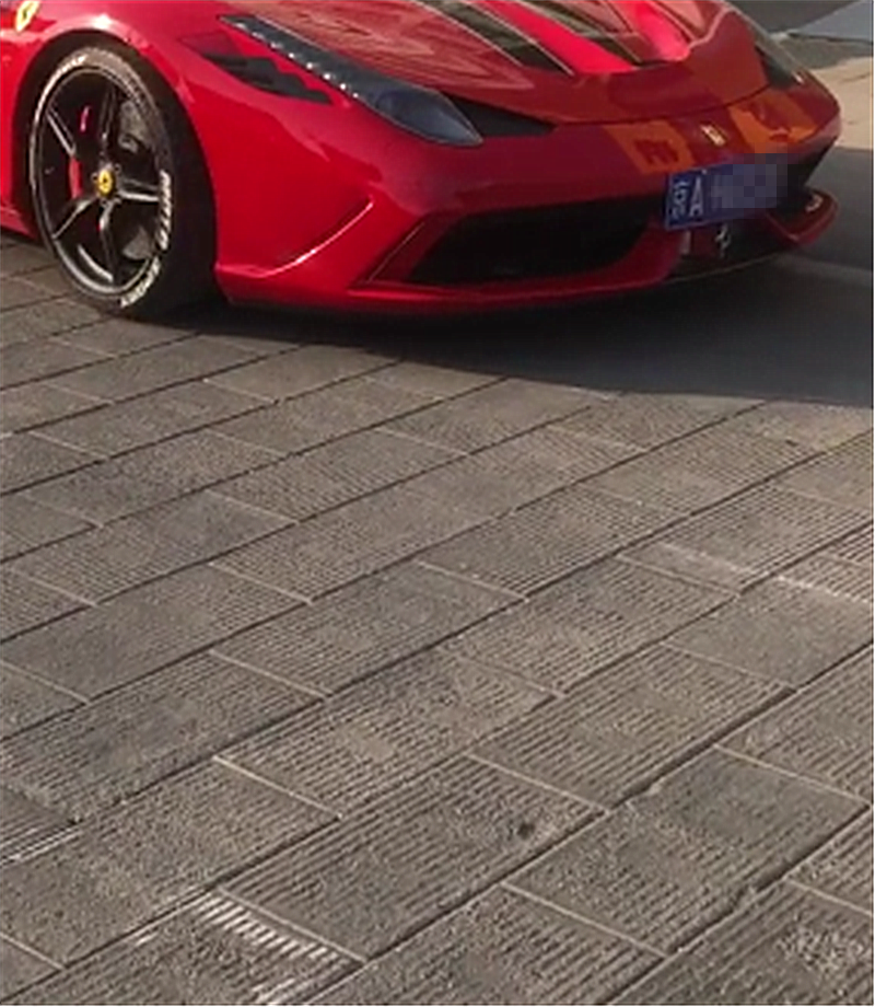 北京街头现首辆法拉利488“赛道版”，车头犀利，车主是富二代-新浪汽车