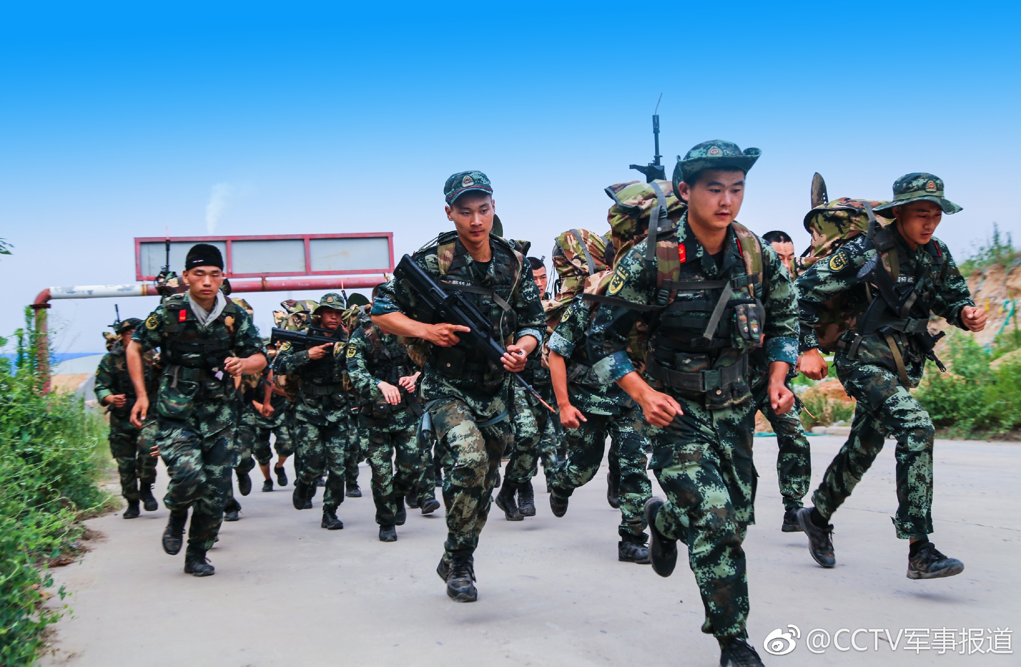 直击武警周口支队 魔鬼周 极限训练 从难从严从实锤炼特战队员 魔鬼 谷珊 极限 新浪新闻