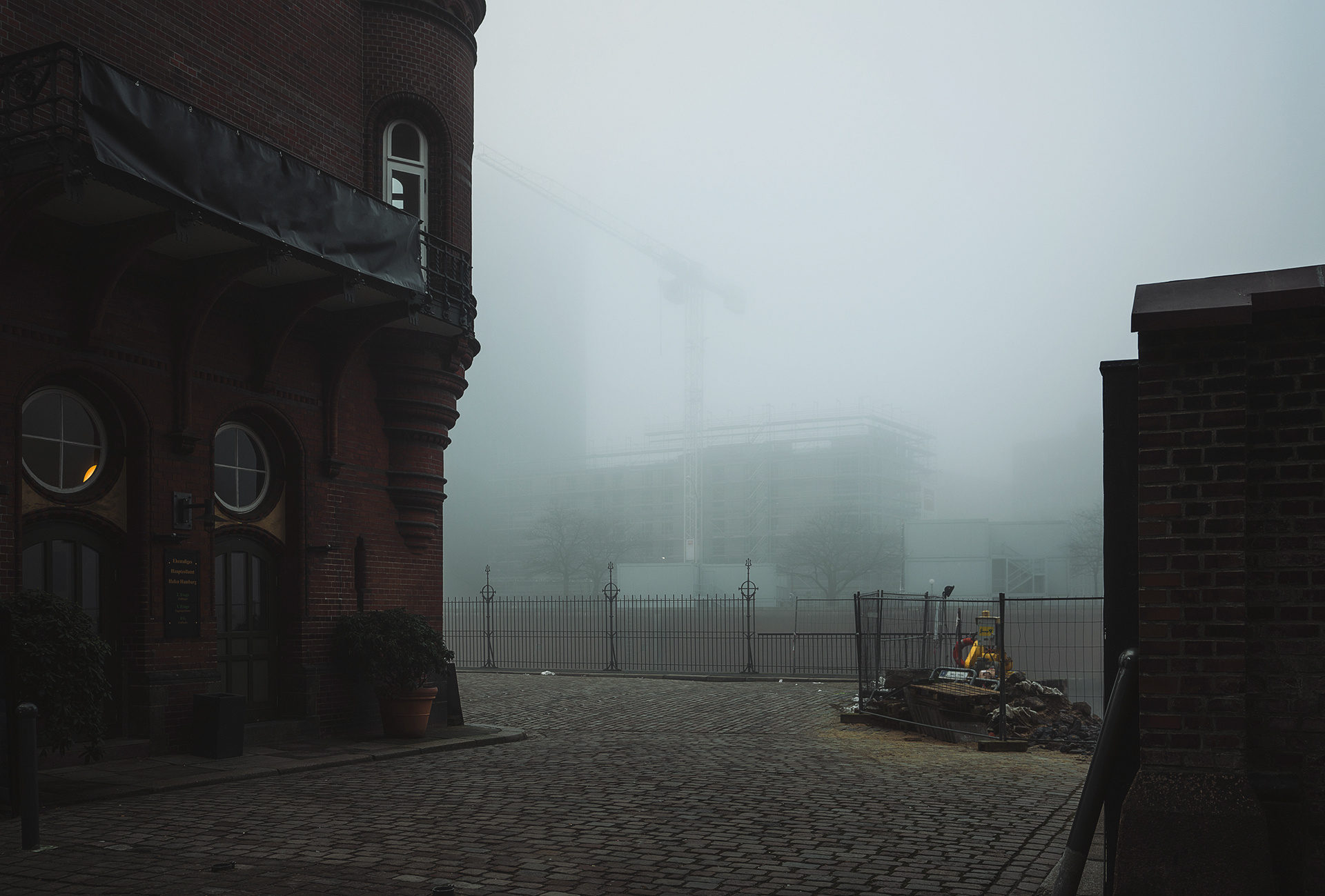 迷雾 暗色调 || Daniel Reuber|暗色|迷雾|摄影师_新浪新闻