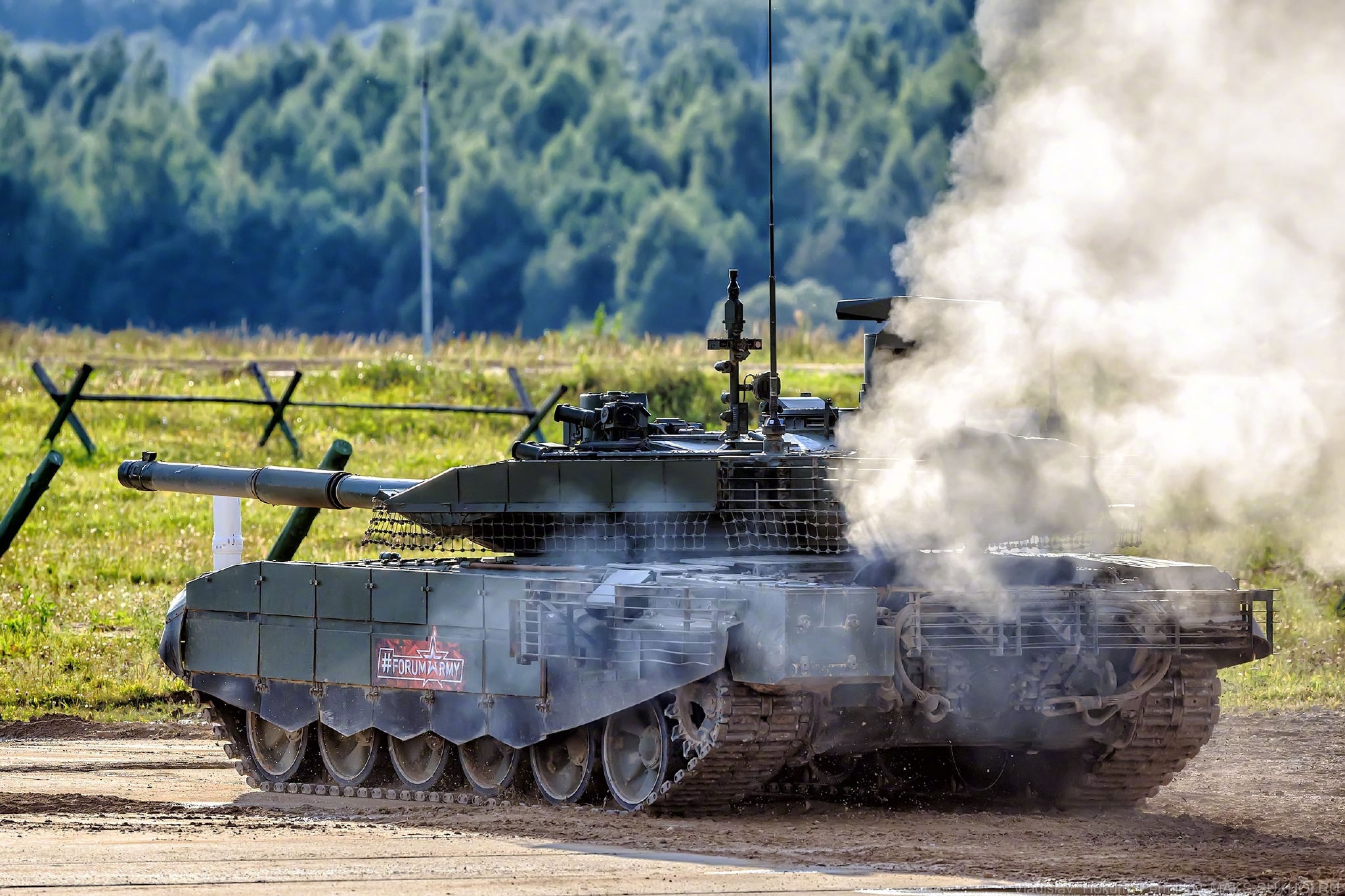 动态展示中的T-90M坦克