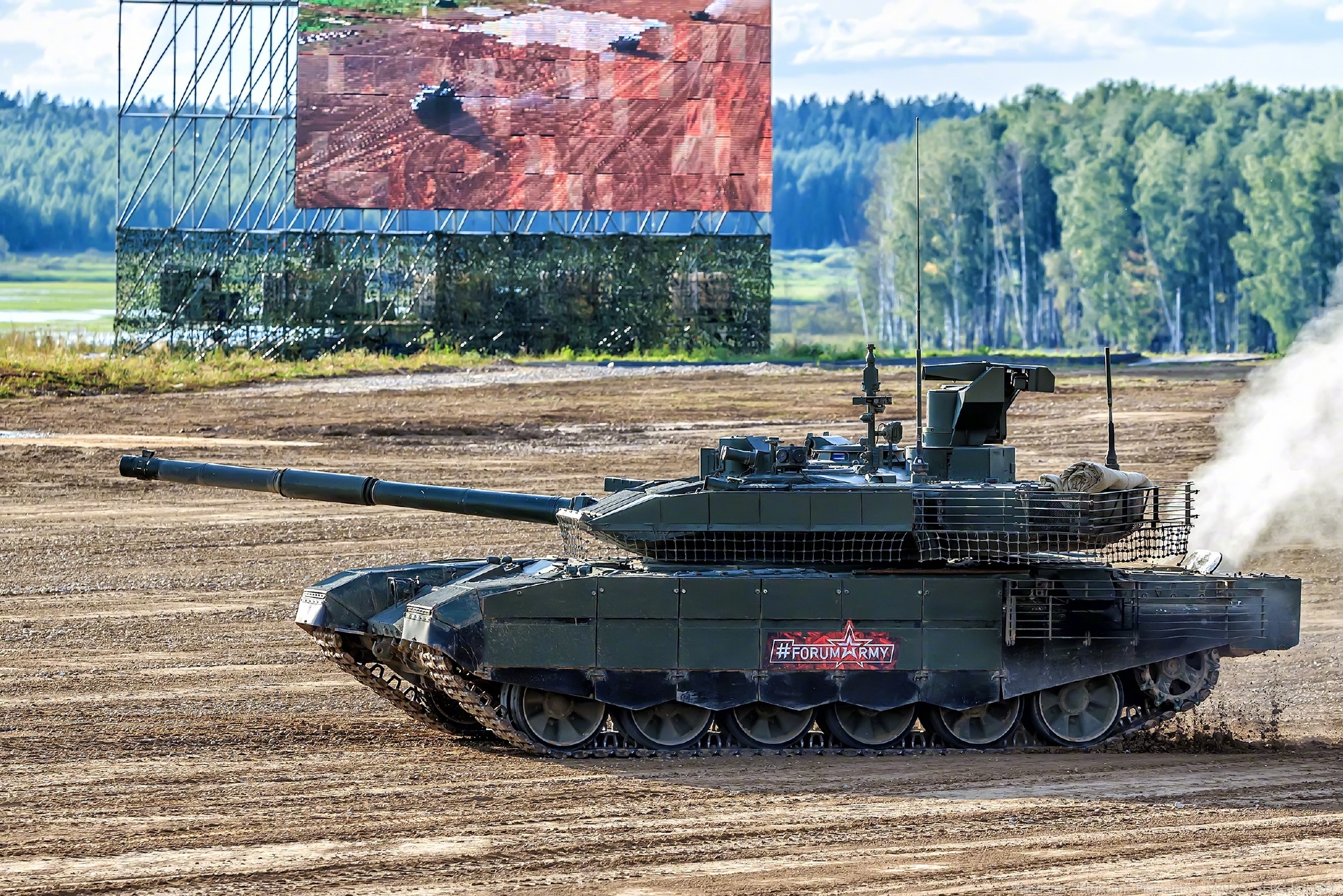 动态展示中的T-90M坦克