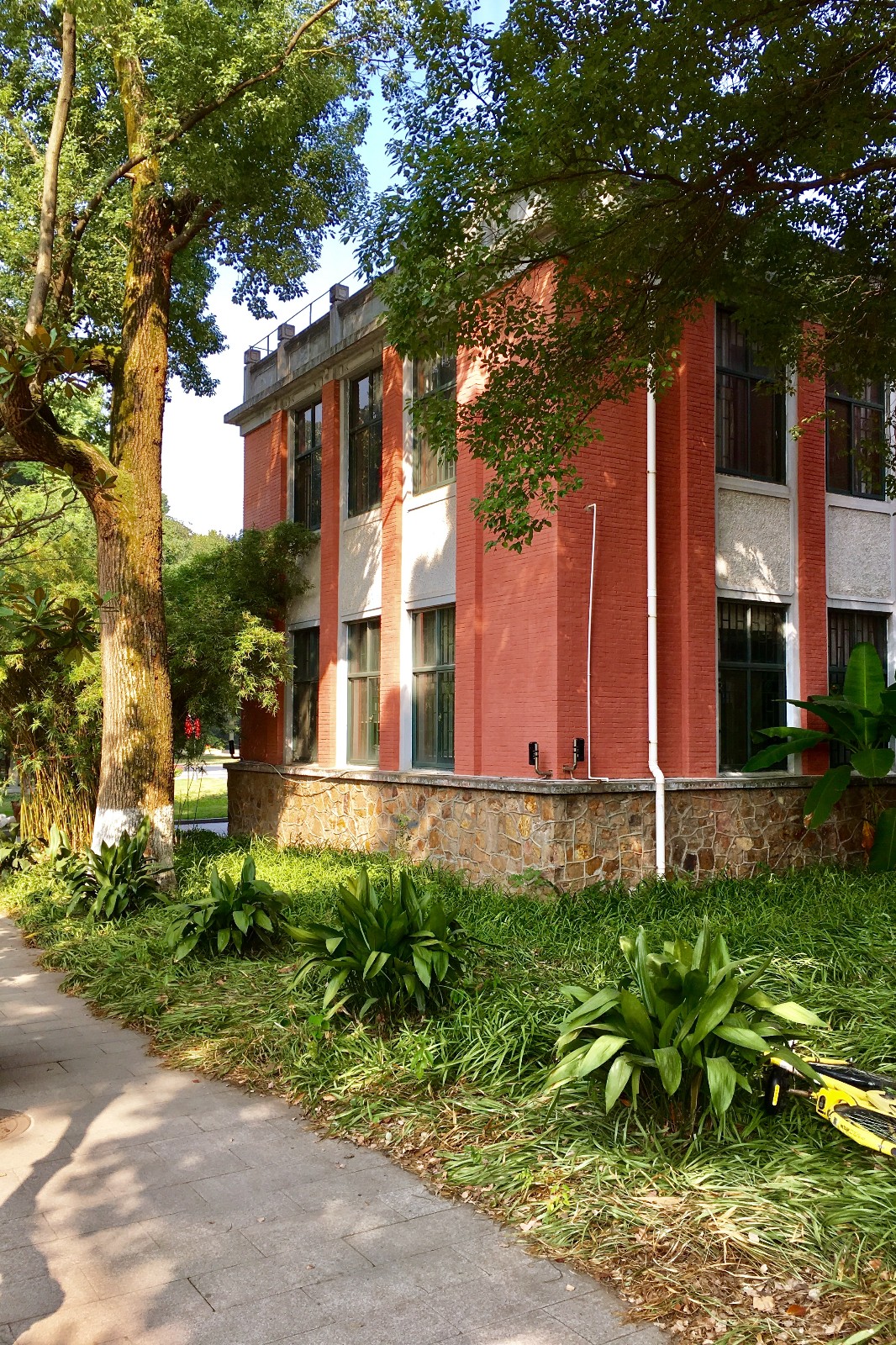 【行摄校园】华中师范大学 小景（1）|图书馆|历史建筑|华中师范大学_新浪新闻