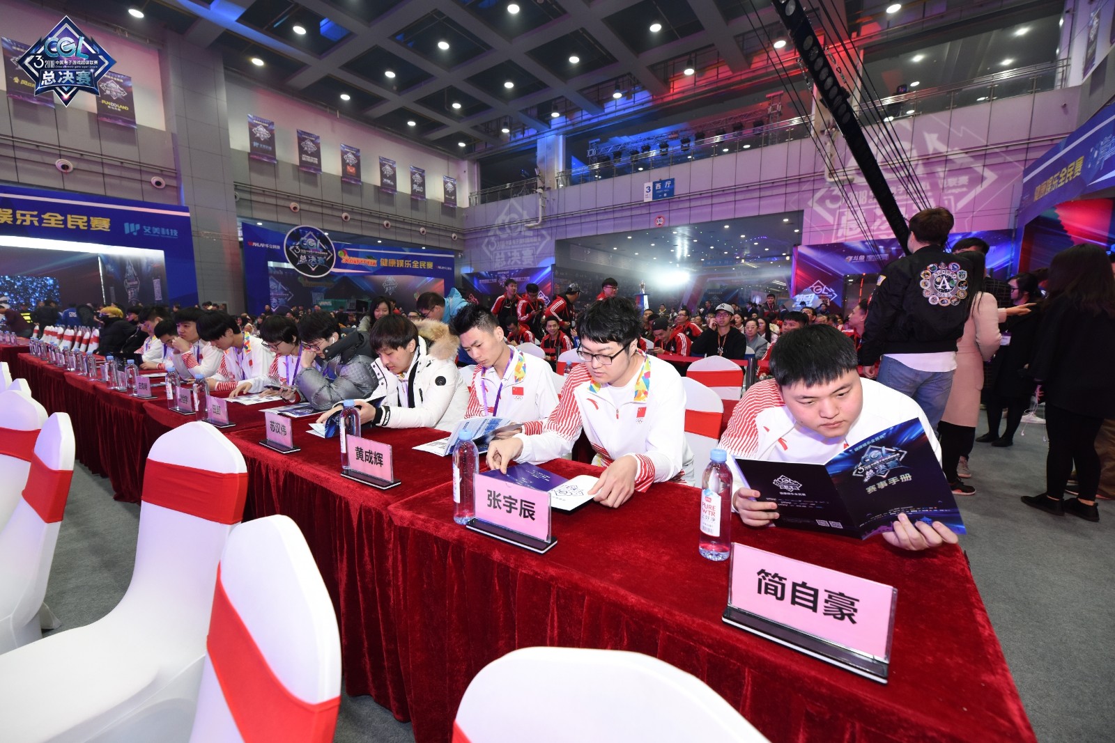 uzi、Mlxg、ming、letme等亚运会出征夺冠队员亮相CGL总决赛