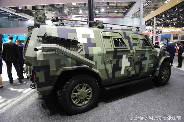 最新款军用版东风猛士，北京车展实拍，长这么大也是第一次见！-新浪汽车