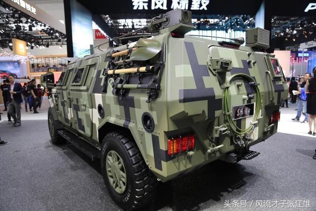 最新款军用版东风猛士，北京车展实拍，长这么大也是第一次见！-新浪汽车