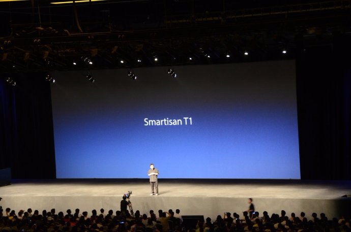 Smartisan T1发布四周年！从经典到颠覆，坚果R1能行吗？__财经头条