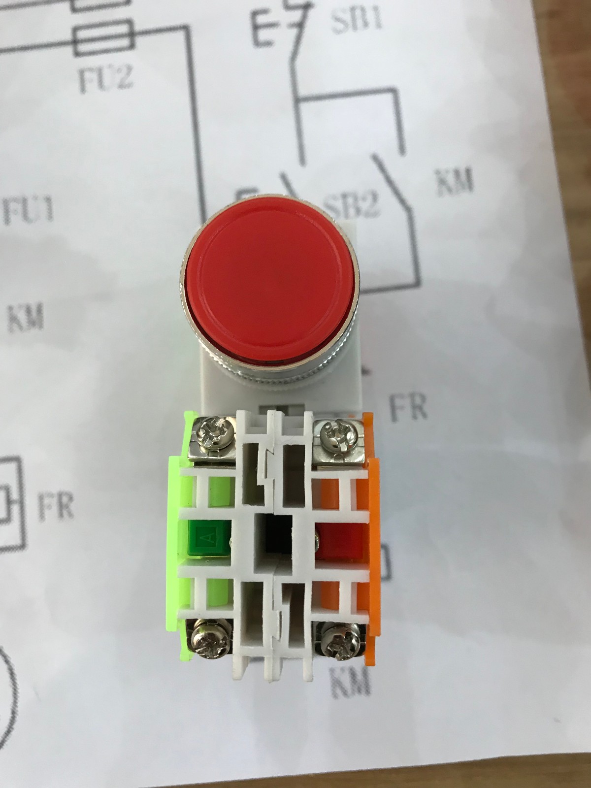 电工基础：正确认识电气上的常开常闭触点——NC和NO