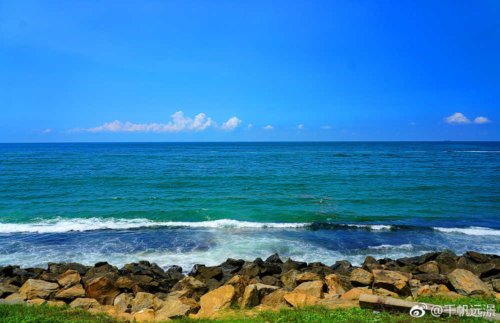 在宫崎骏的经典动漫电影《千与千寻》中，有这样一个唯美的画面|斯里兰卡|火车|铁轨_新浪新闻