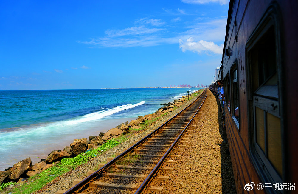 在宫崎骏的经典动漫电影《千与千寻》中，有这样一个唯美的画面|斯里兰卡|火车|铁轨_新浪新闻