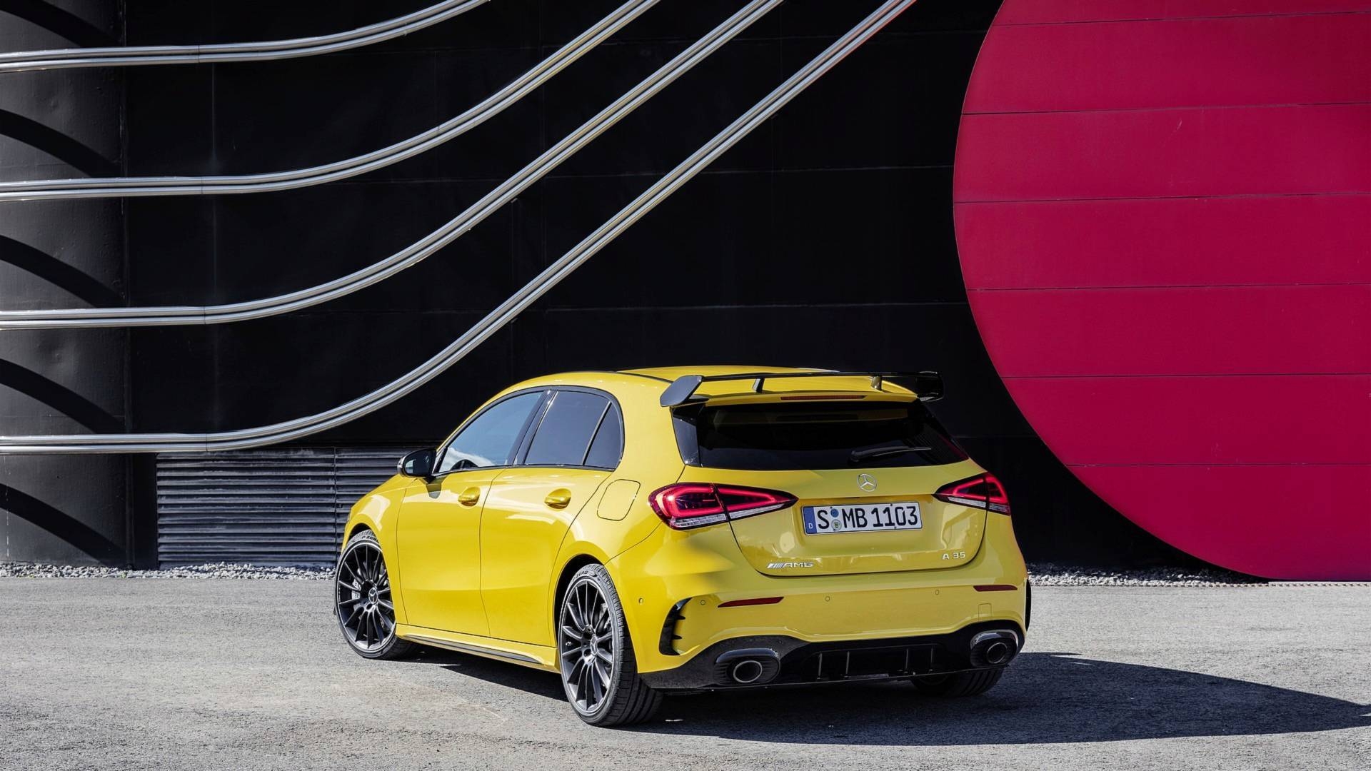 奔驰AMG A35正式公布，更加运动化的外观，百公里加速仅需4.7秒-新浪汽车