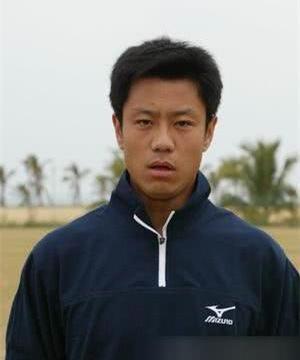 大四即将毕业他突然进入职业队 成了中国足坛第一位大学生球员|卡洛斯|中国足球|中国足坛_新浪新闻