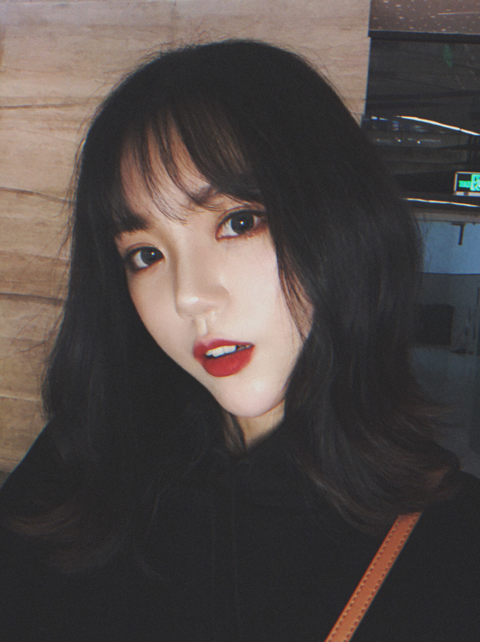 校花美女 身高170 体重47kg 🦁️座女生～爱好拍照美妆穿搭分享小红