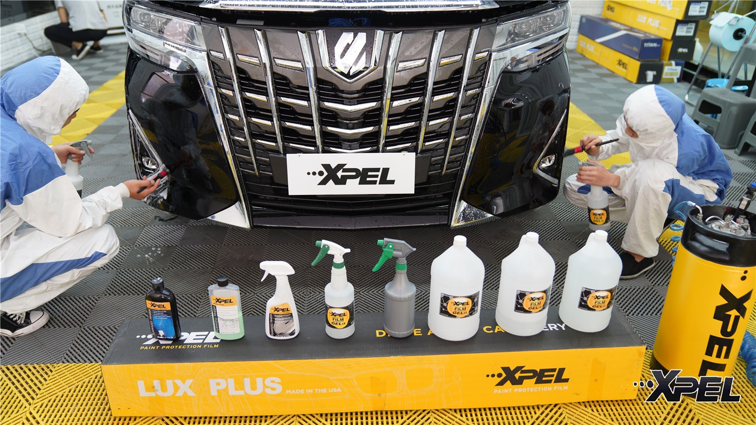 明星保姆车丰田埃尔法贴XPEL隐形车衣-新浪汽车