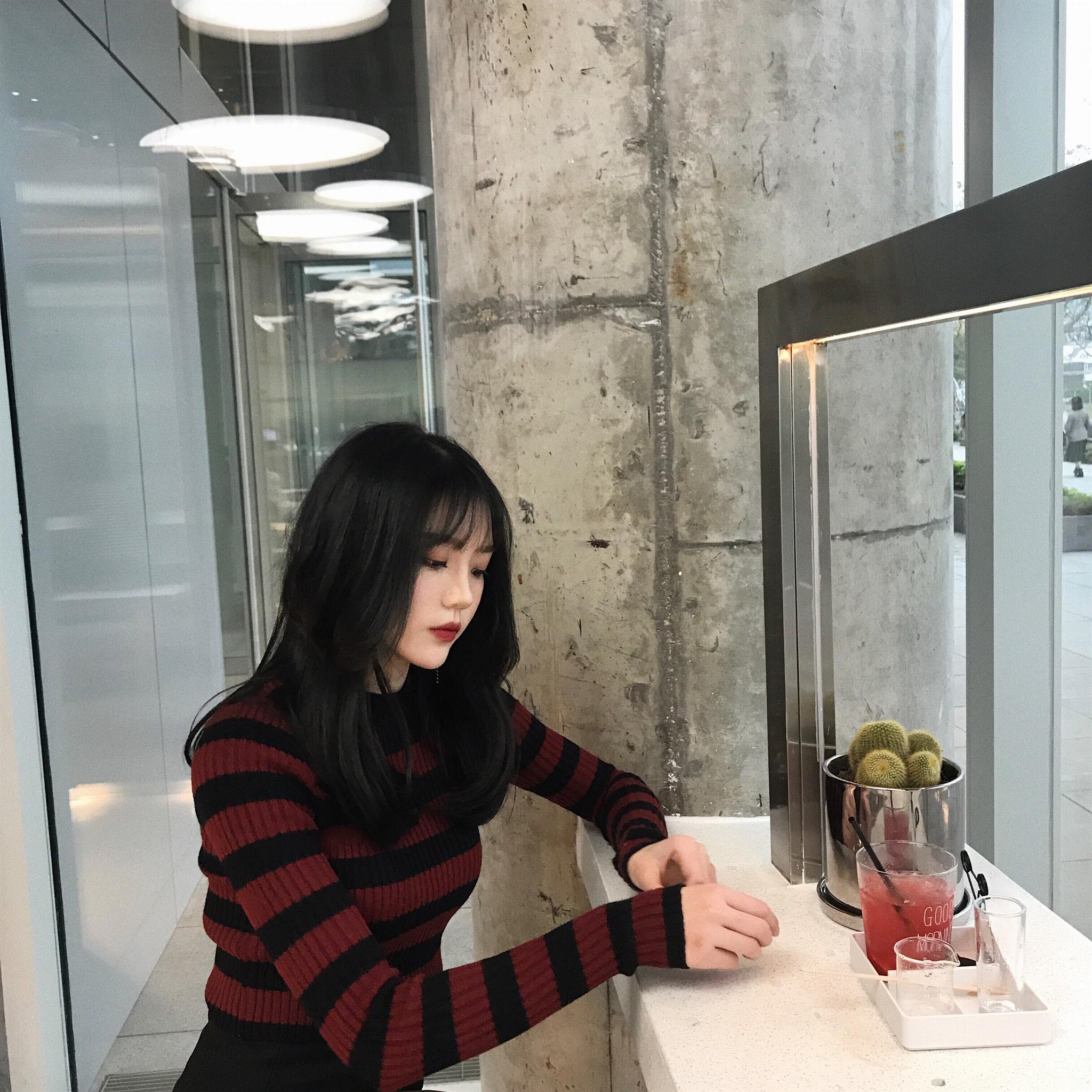 校花美女 身高170 体重47kg 🦁️座女生～爱好拍照美妆穿搭分享小红