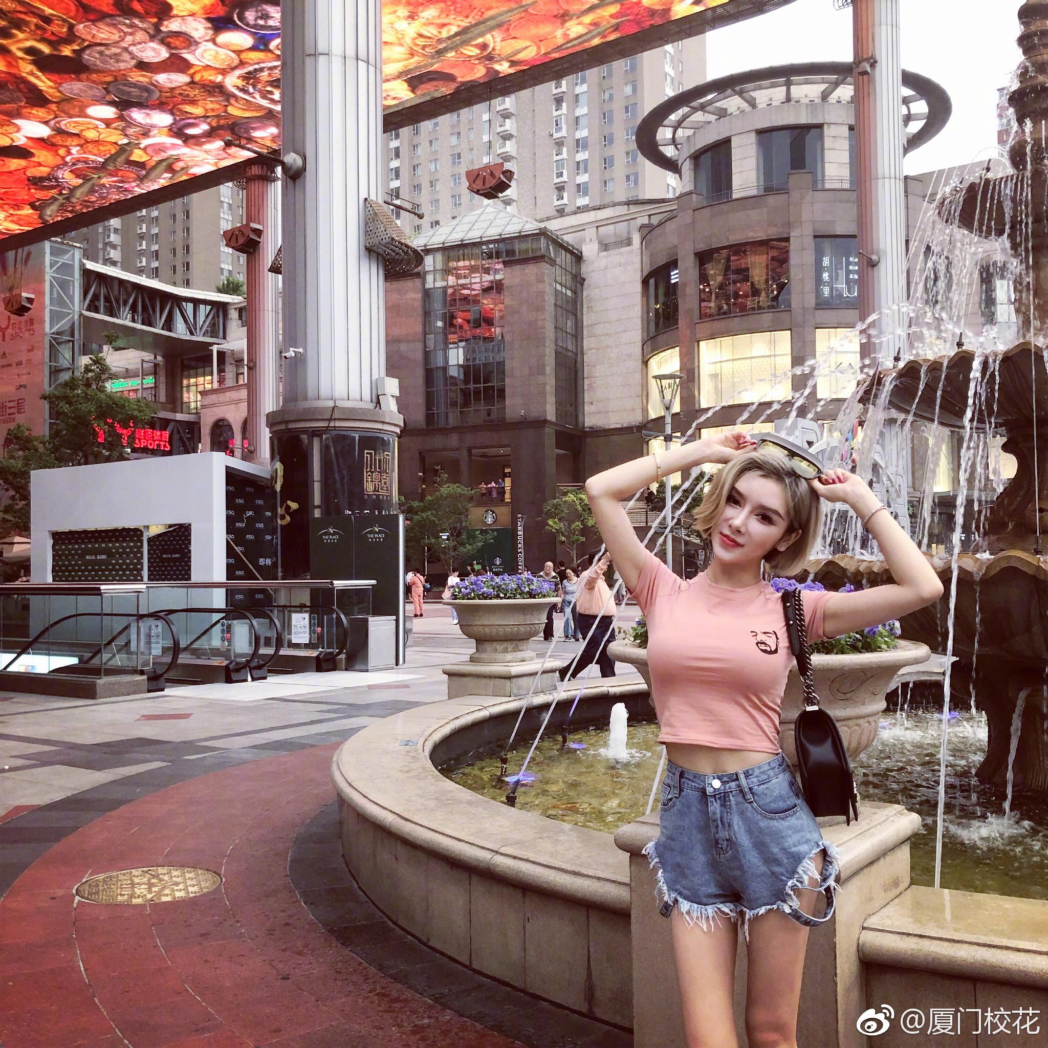 96年，毕业于天津音乐学院，身高168cm，爱好跳舞、旅游