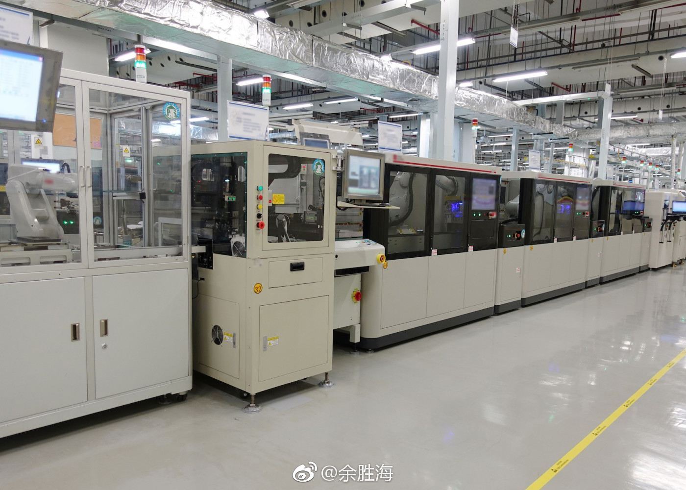 令人震撼的华为手机生产线