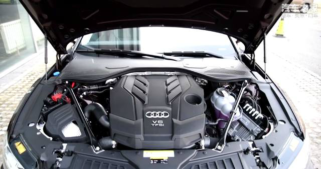 奥迪A818款A8L55TFSIquattro高配