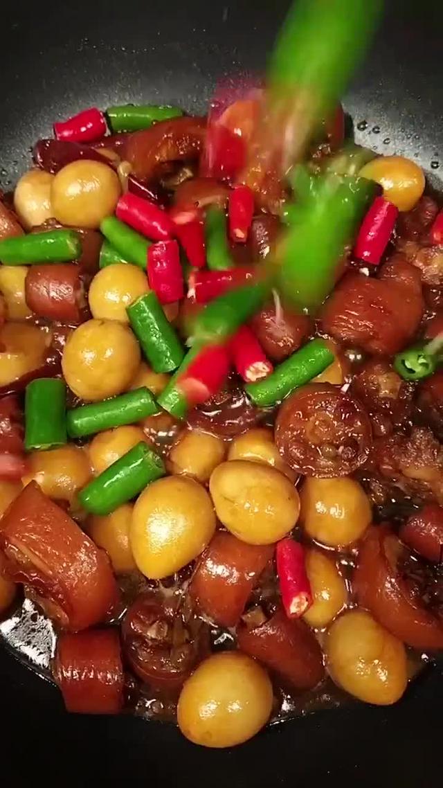 大厨烧出来的猪尾巴，香得一塌糊涂，放上它美味又营养