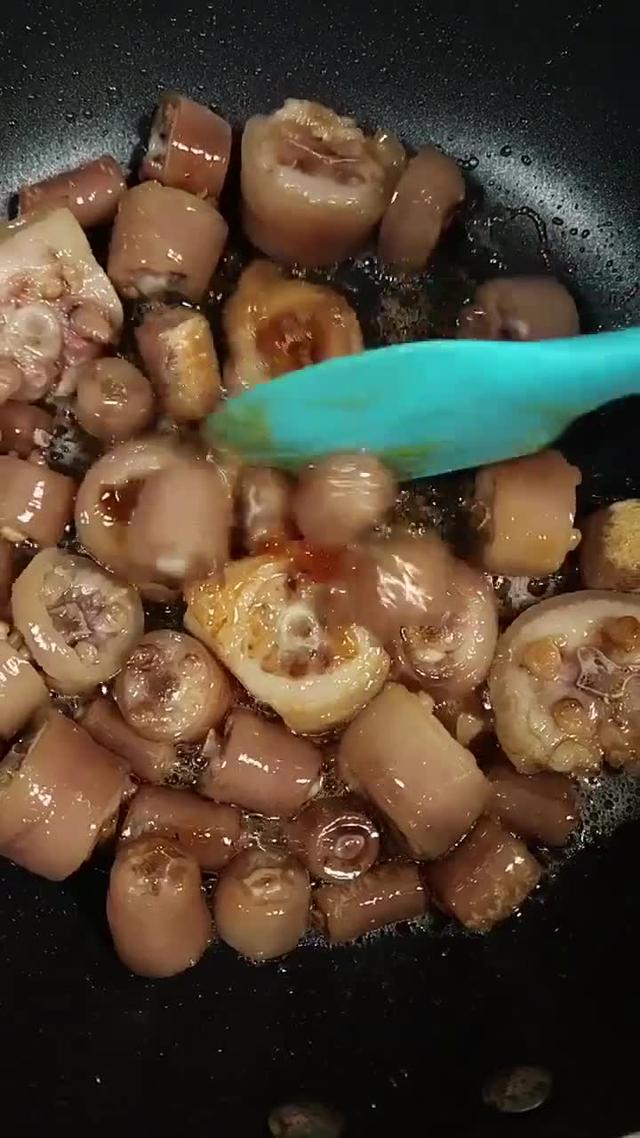 大厨烧出来的猪尾巴，香得一塌糊涂，放上它美味又营养