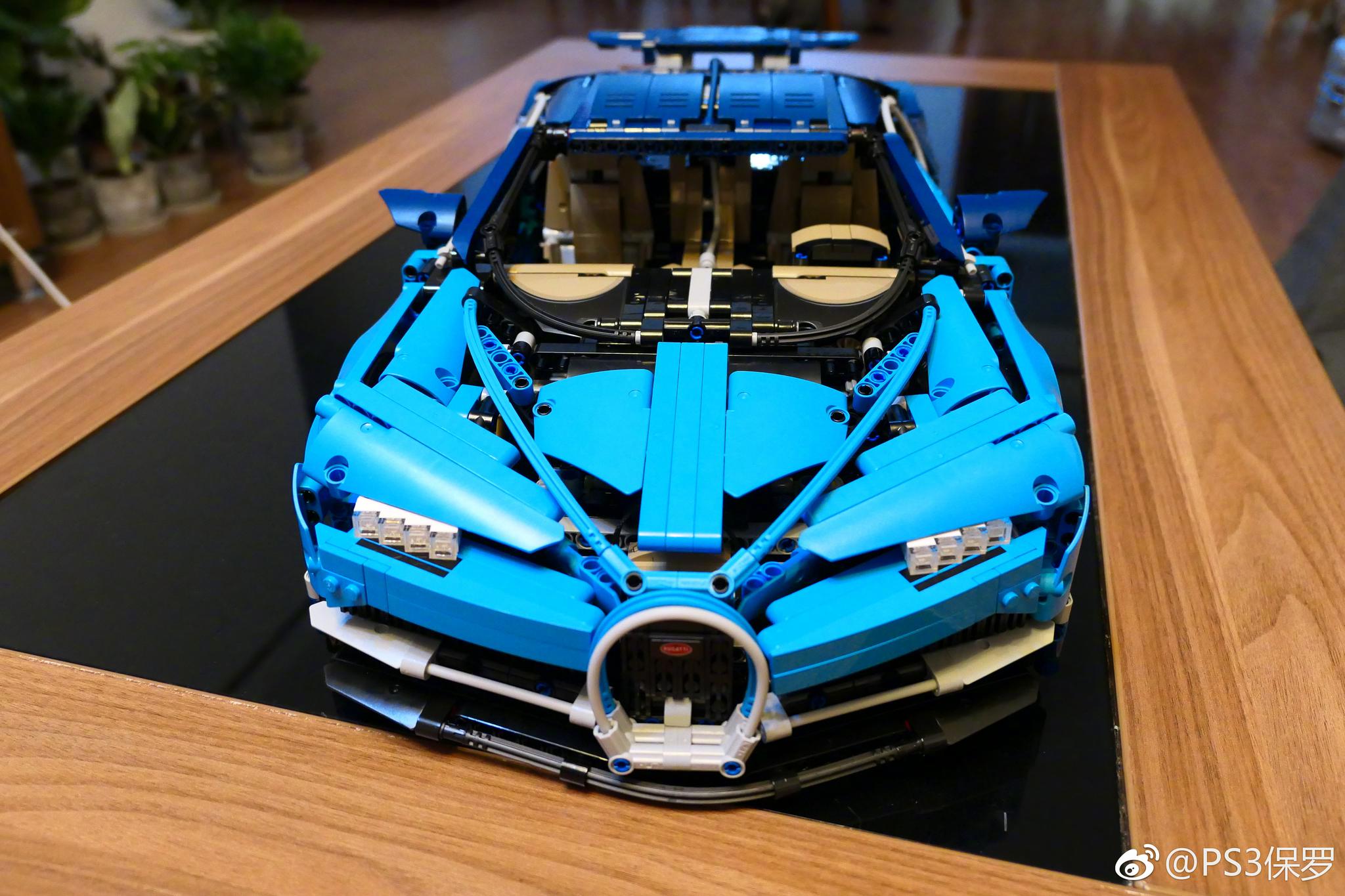 乐高布加迪Chiron拼装完成，3599个零件-新浪汽车