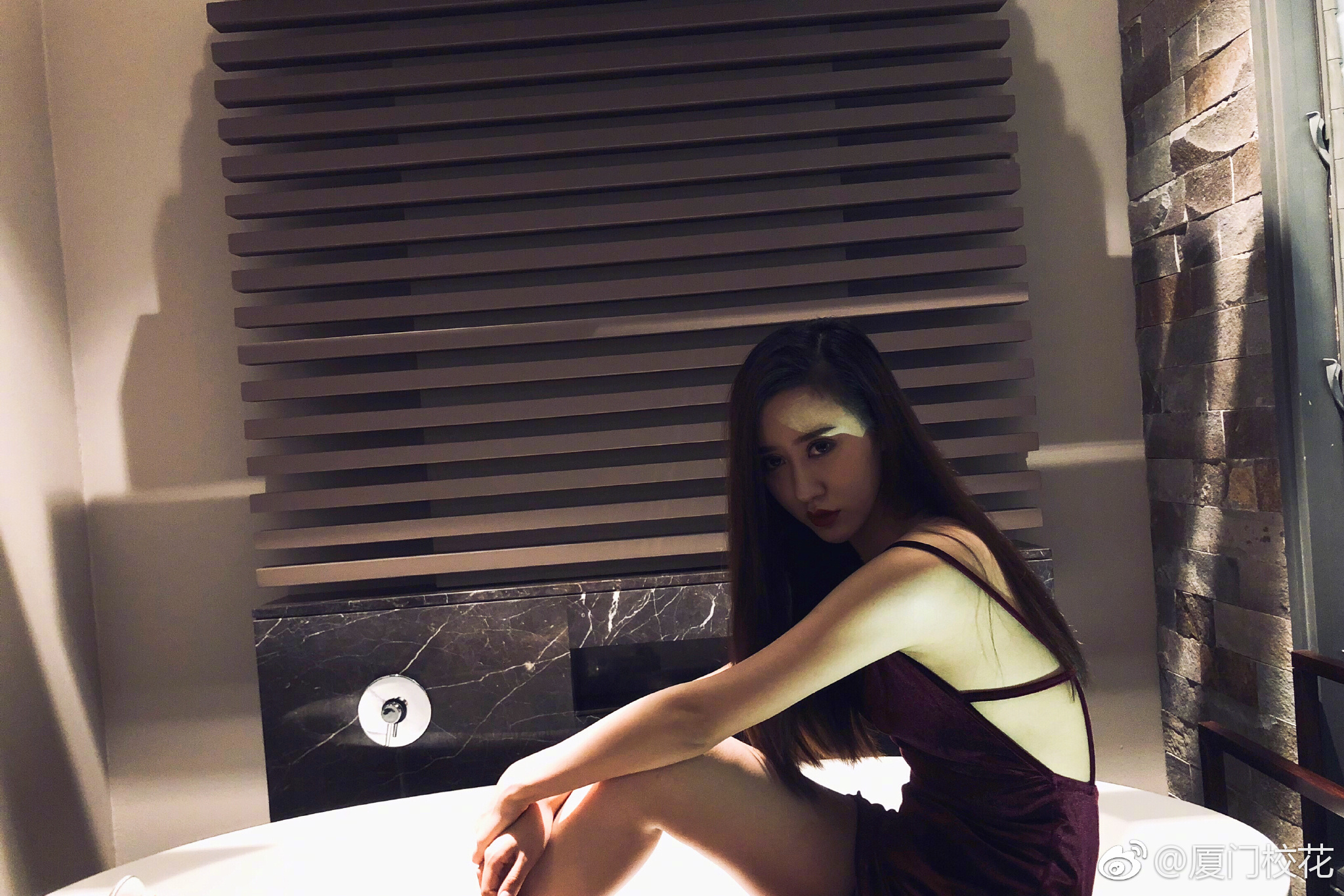 她叫Abby，97年，就读于上海外国语大学，身高175cm，爱好健身旅游